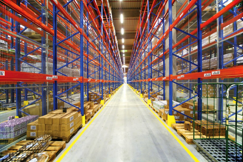 Wide Aisles vs. Narrow Aisles - What To Use (And When) – Shelving Inc.