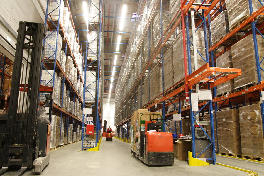 Centralized vs. Decentralized Warehouses – Shelving Inc.