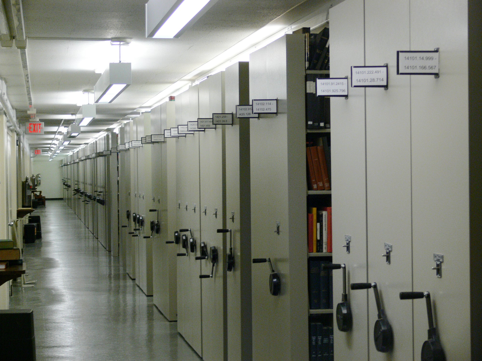 Advantages of Mobile Aisle Shelving – Shelving Inc.